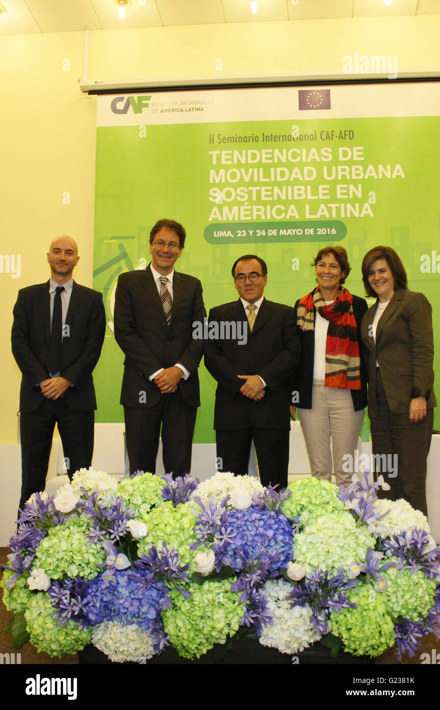 (160524) -- LIMA, May 24, 2016 (Xinhua) -- (From L to R) Director of ...