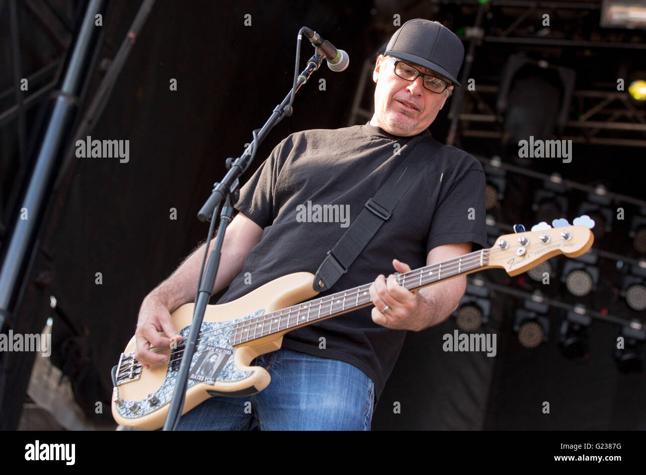 Pennywise bassist hi-res stock photography and images - Alamy