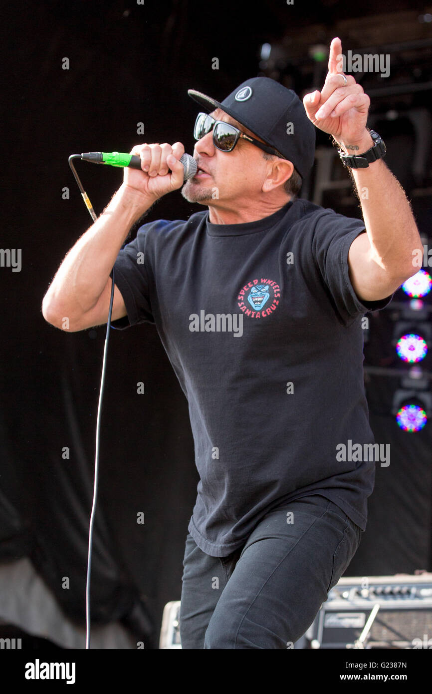 Columbus, Ohio, USA. 22nd May, 2016. Singer JIM LINDBERG of Pennywise ...