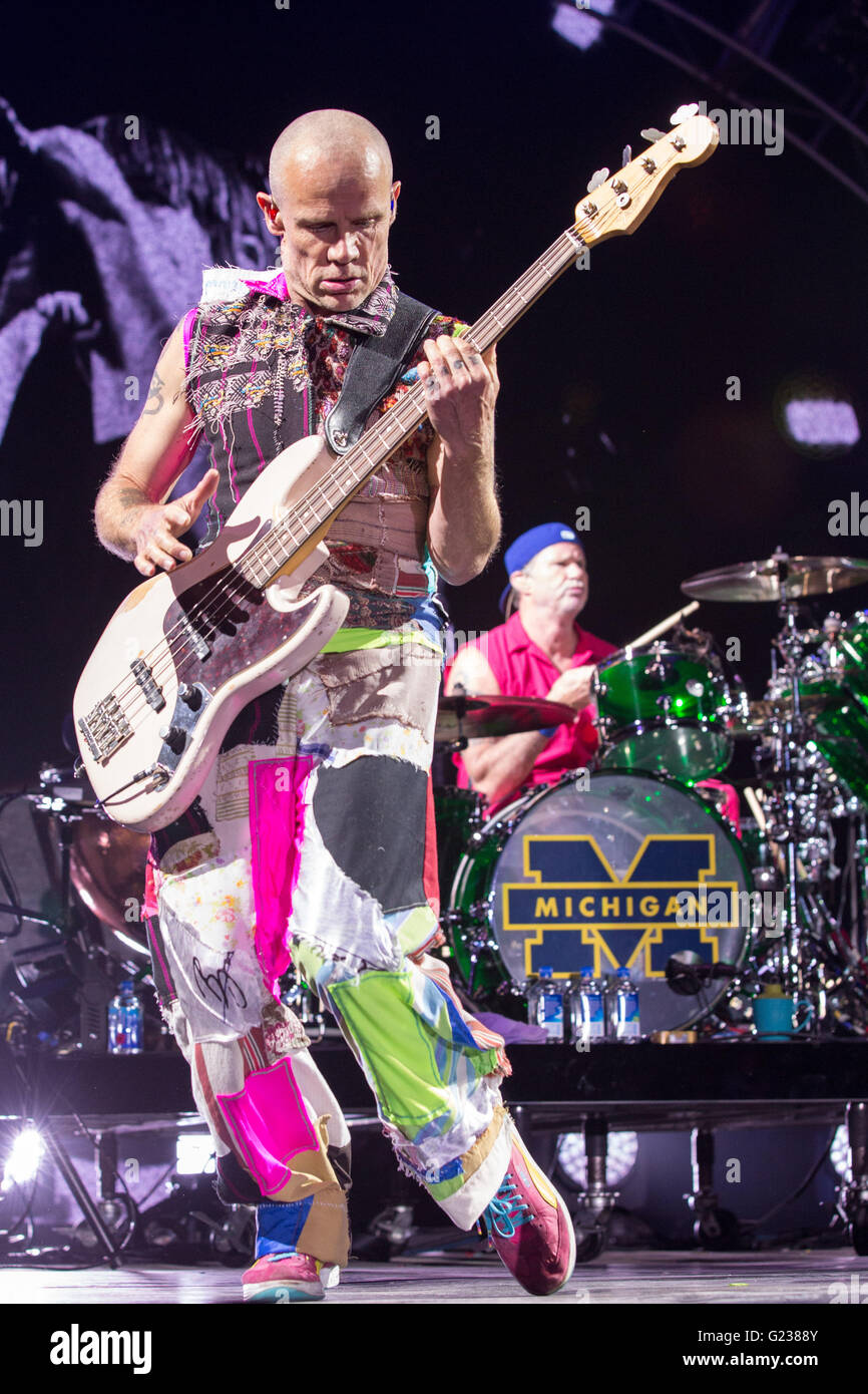 Columbus, Ohio, USA. 22nd May, 2016. FLEA (L) and CHAD SMITH of Red Hot ...