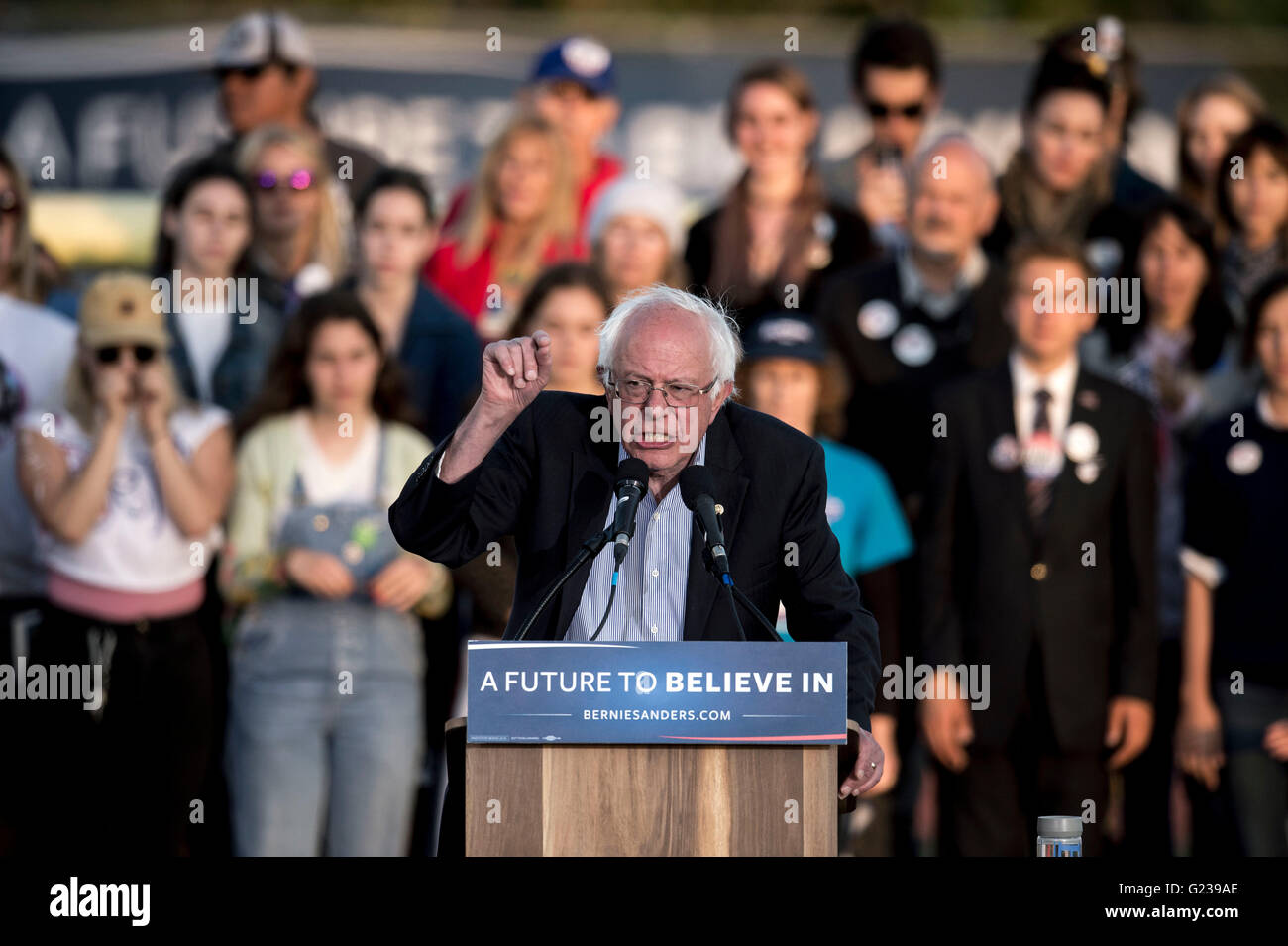 Santa Monica, California, USA. 23rd May, 2016. BERNIE SANDERS makes a ...