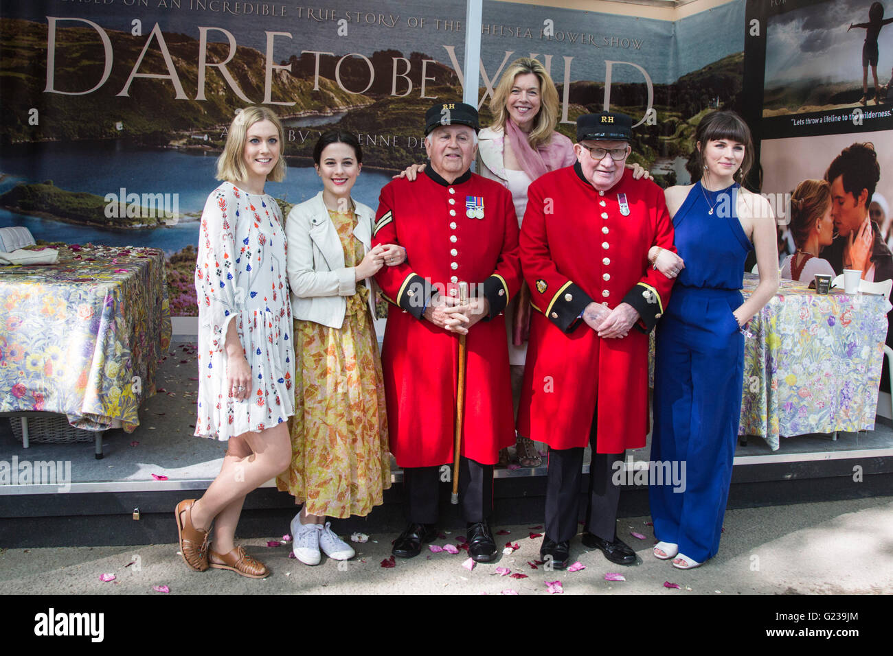 London, UK. 23 May 2016. Chelsea Pensioners with Grace Carter, Phoebe ...