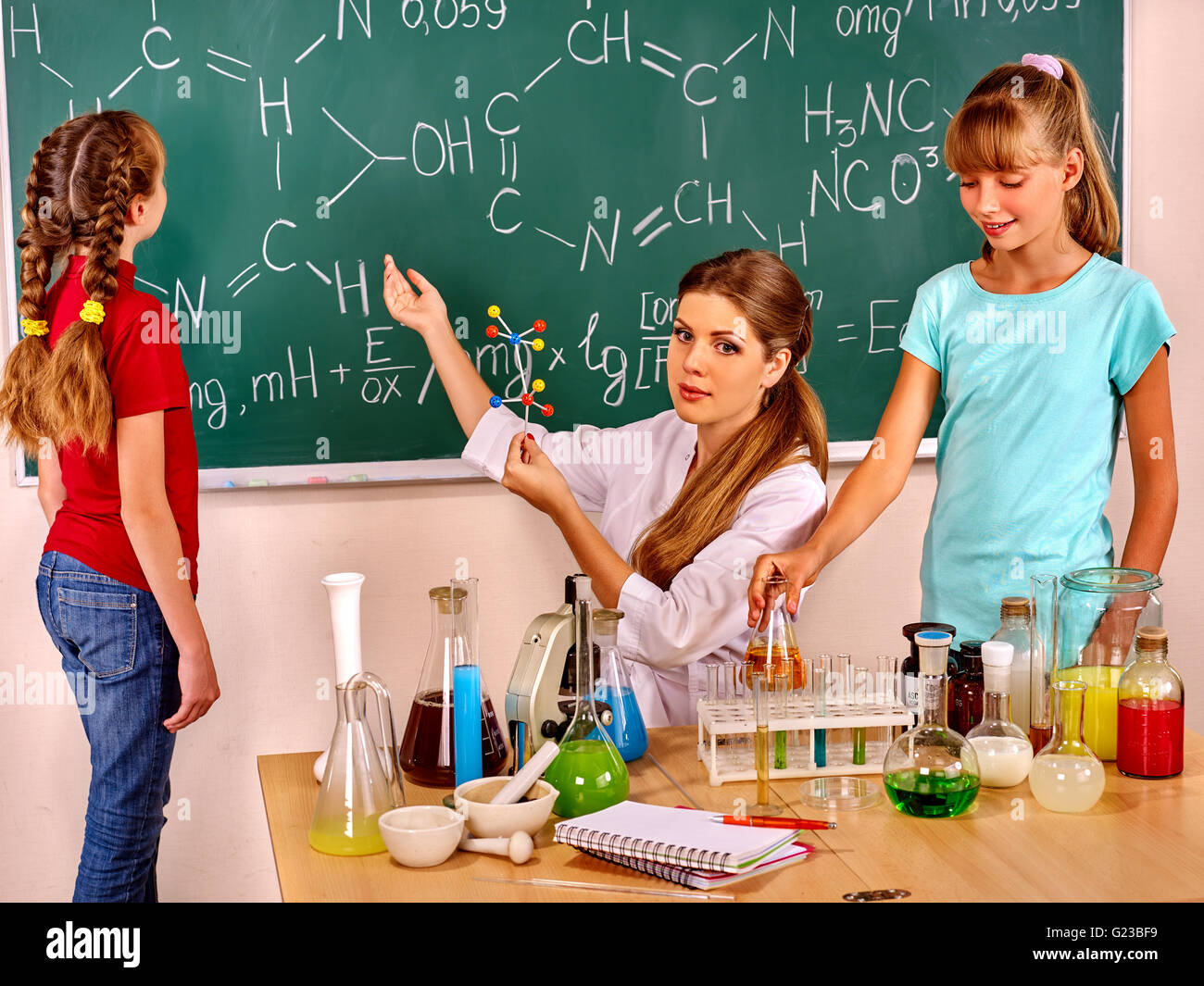 Children with teacher in chemistry class Stock Photo - Alamy
