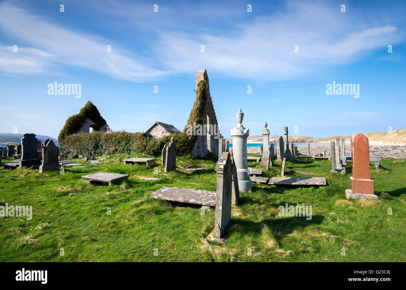 Ruin of a 17th Century church by the beach at Balnakeil, near Durness ...