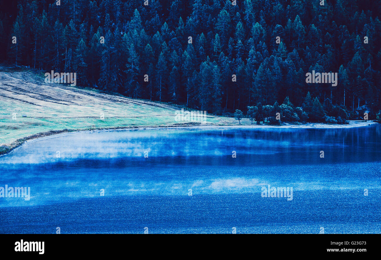 Lake shore wood fog hi-res stock photography and images - Alamy