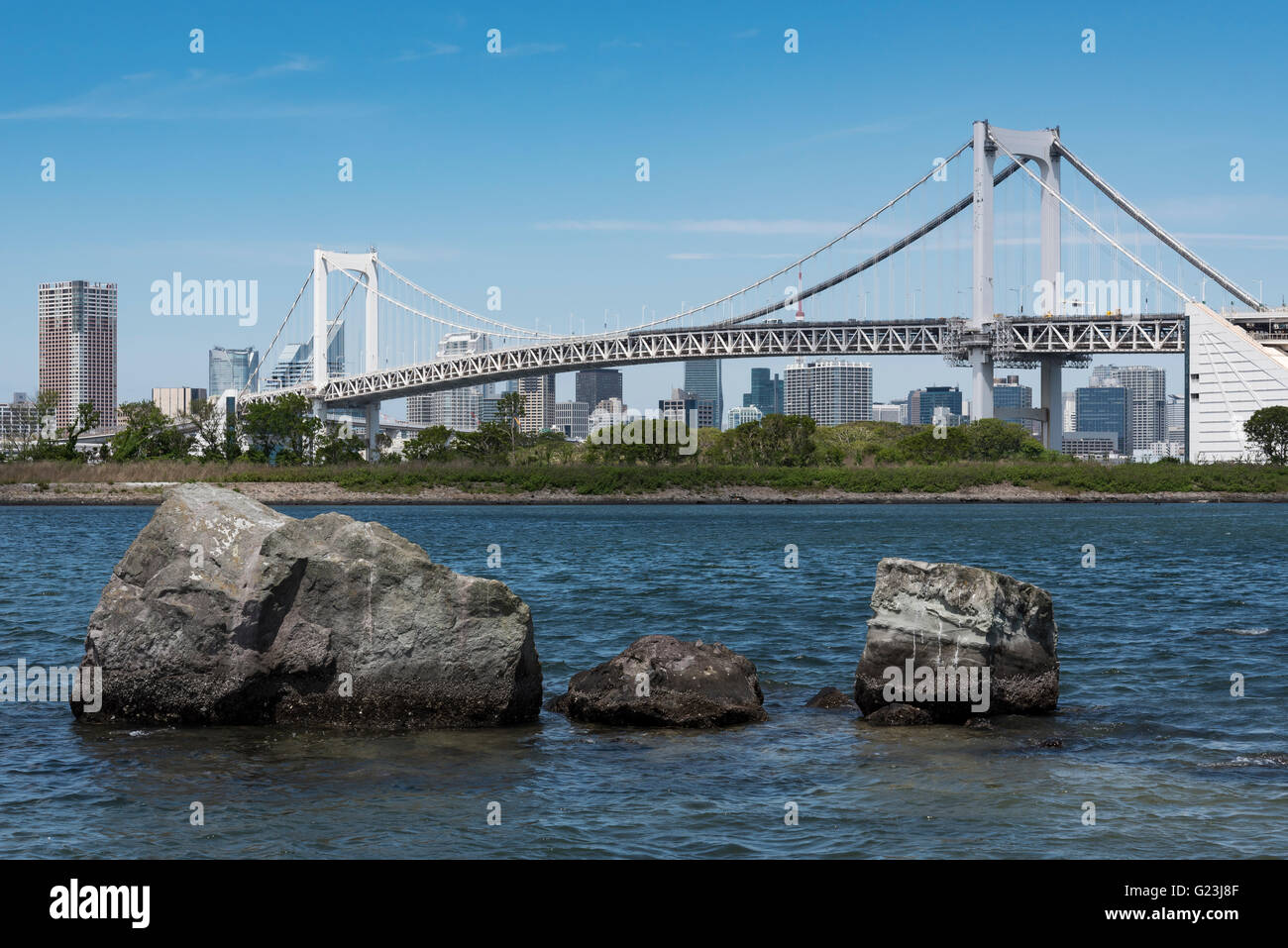 Rainbow Bridge and surrounding Tokyo Bay as seen from Odaiba (Daiba ...