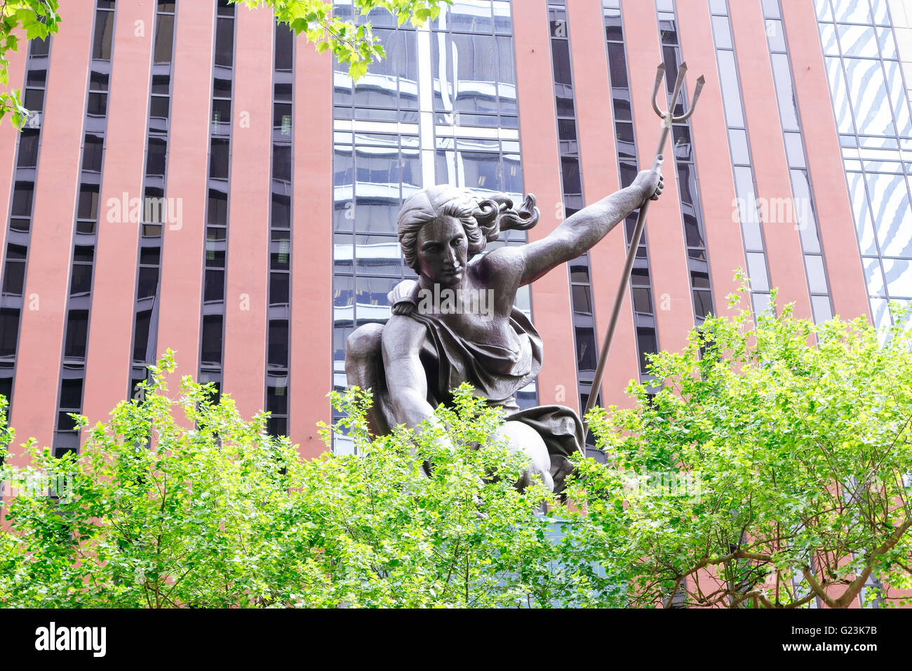 Portlandia statue Portland building Stock Photo - Alamy