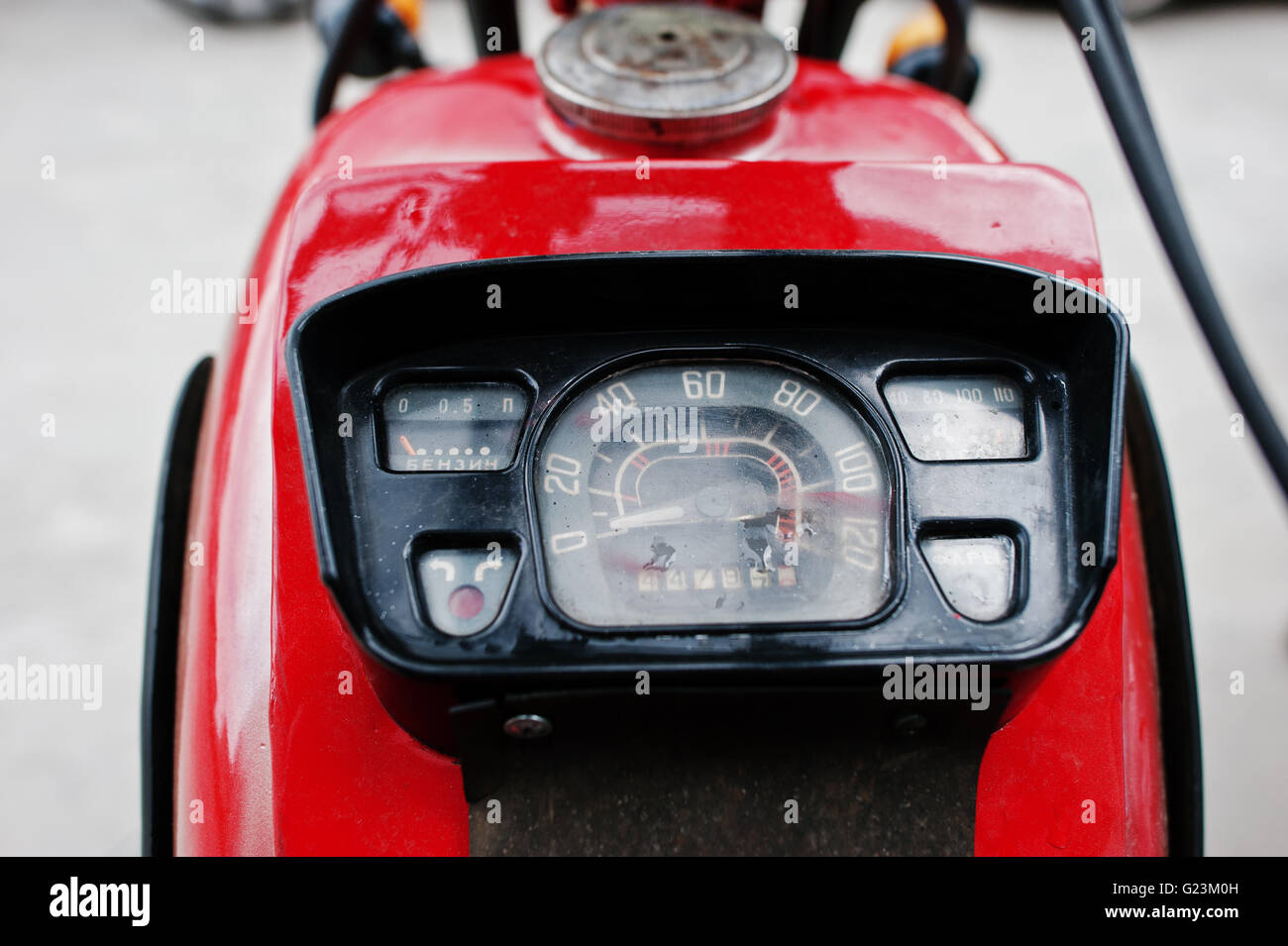 Slow speedometer indicator hi-res stock photography and images - Alamy