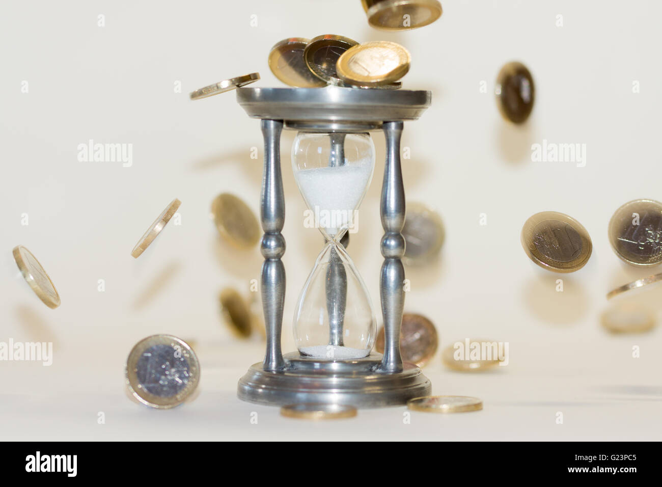 Sand timer running out hi-res stock photography and images - Alamy