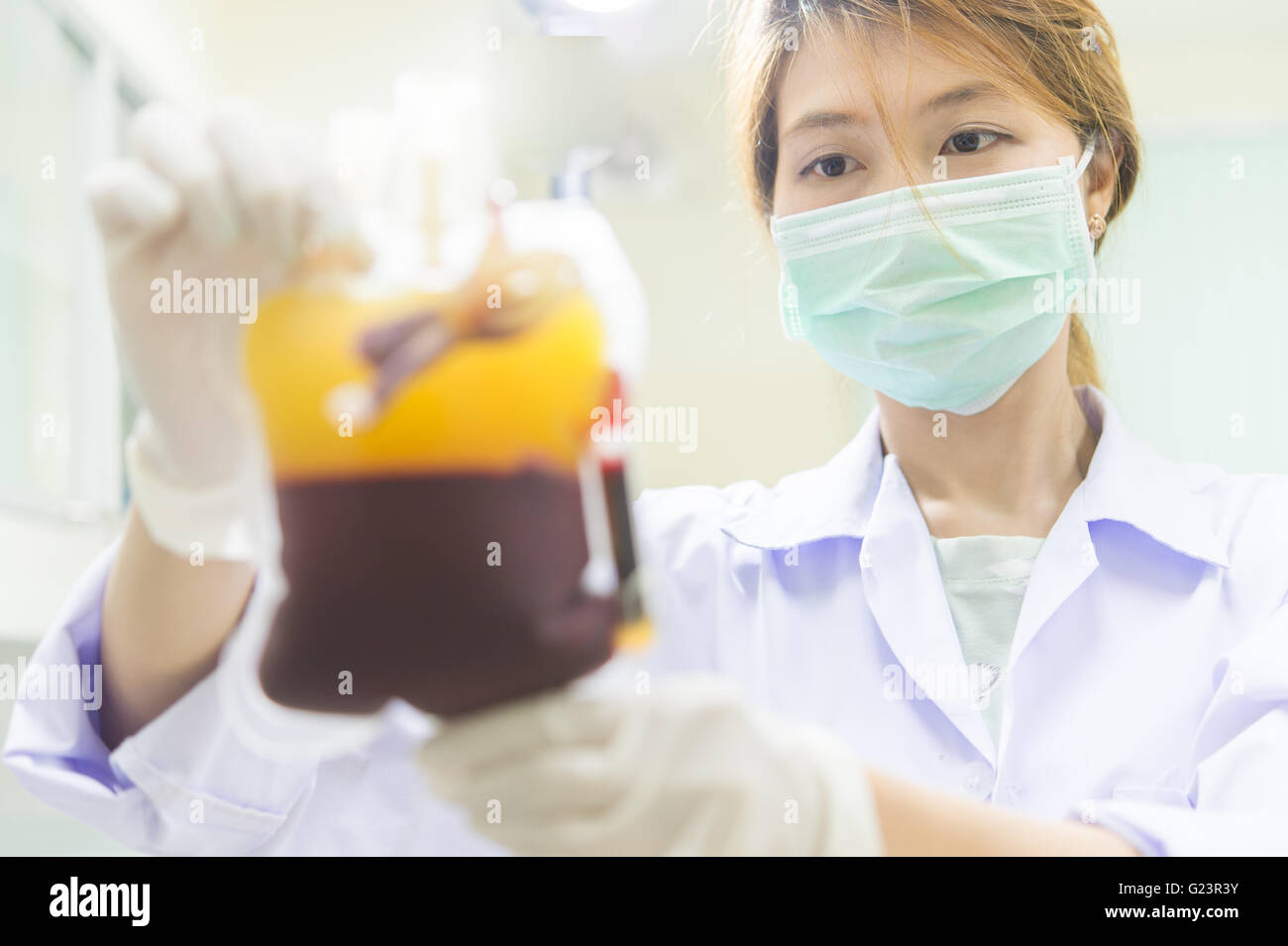 Blood transfusion patient hospital bag hi-res stock photography and ...