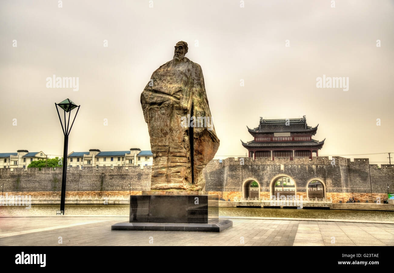 Statue of Fan Zhongyan and Pingmen Gate in Suzhou Stock Photo - Alamy