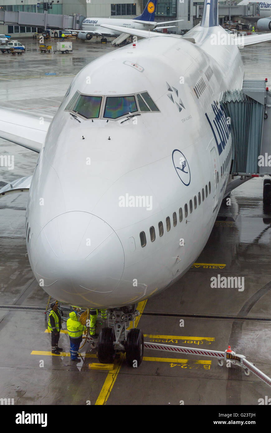 Ground crew in poor weather hi-res stock photography and images - Alamy