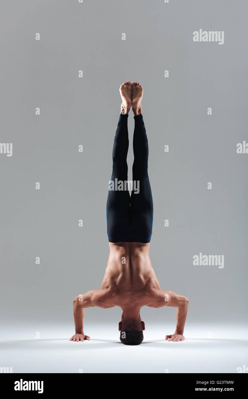 Headstand pose teacher hi-res stock photography and images - Alamy