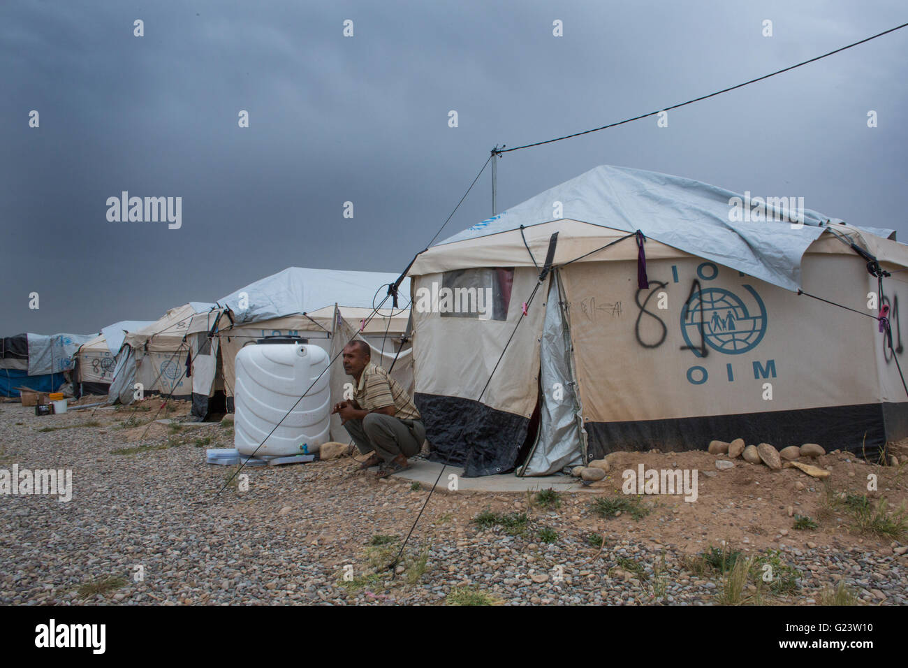 tented houses of Iraqi displaced people in Anwald refugee camp ...