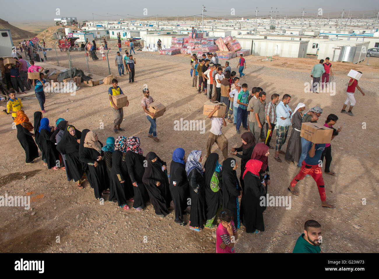 Iraqi women food line hi-res stock photography and images - Alamy