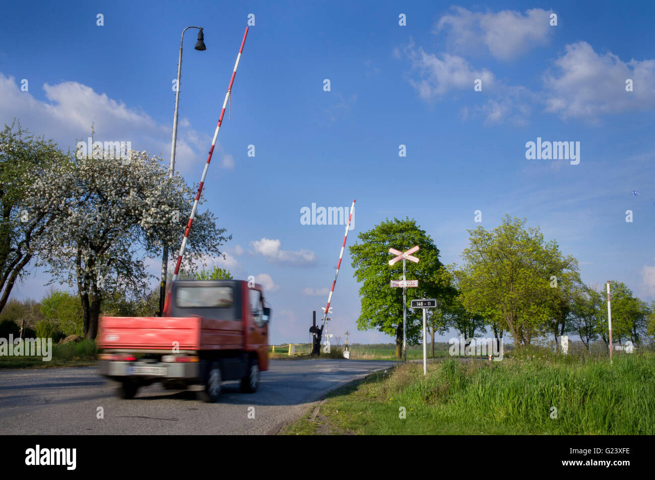 Road with level crossing hi-res stock photography and images - Alamy