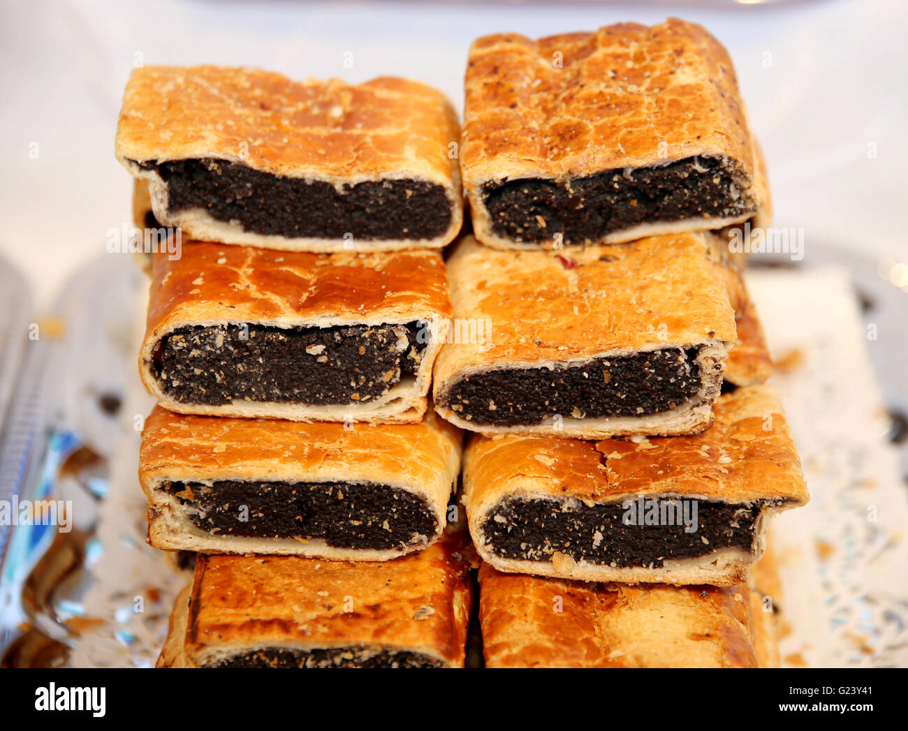 Sliced poppy seeds strudel hi-res stock photography and images - Alamy