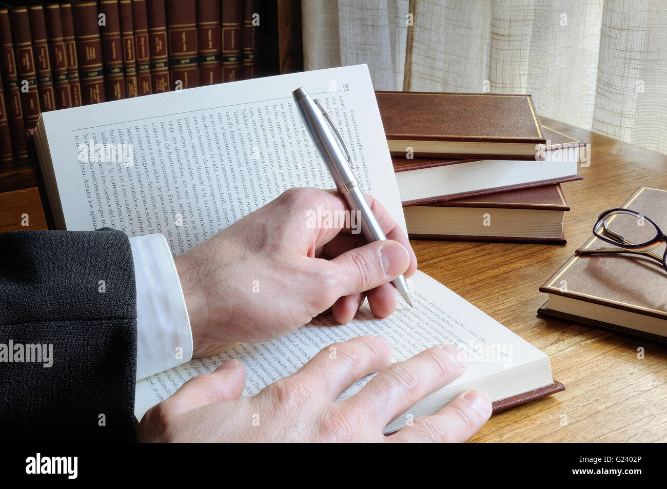 Hand book underline hi-res stock photography and images - Alamy