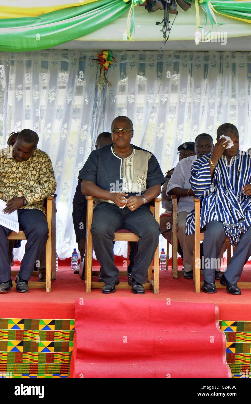 John Mahama, president of Ghana (middle, B/W), at an official event ...