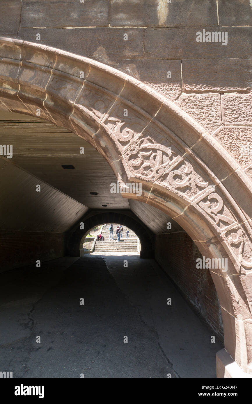 Trefoil arch hi-res stock photography and images - Alamy