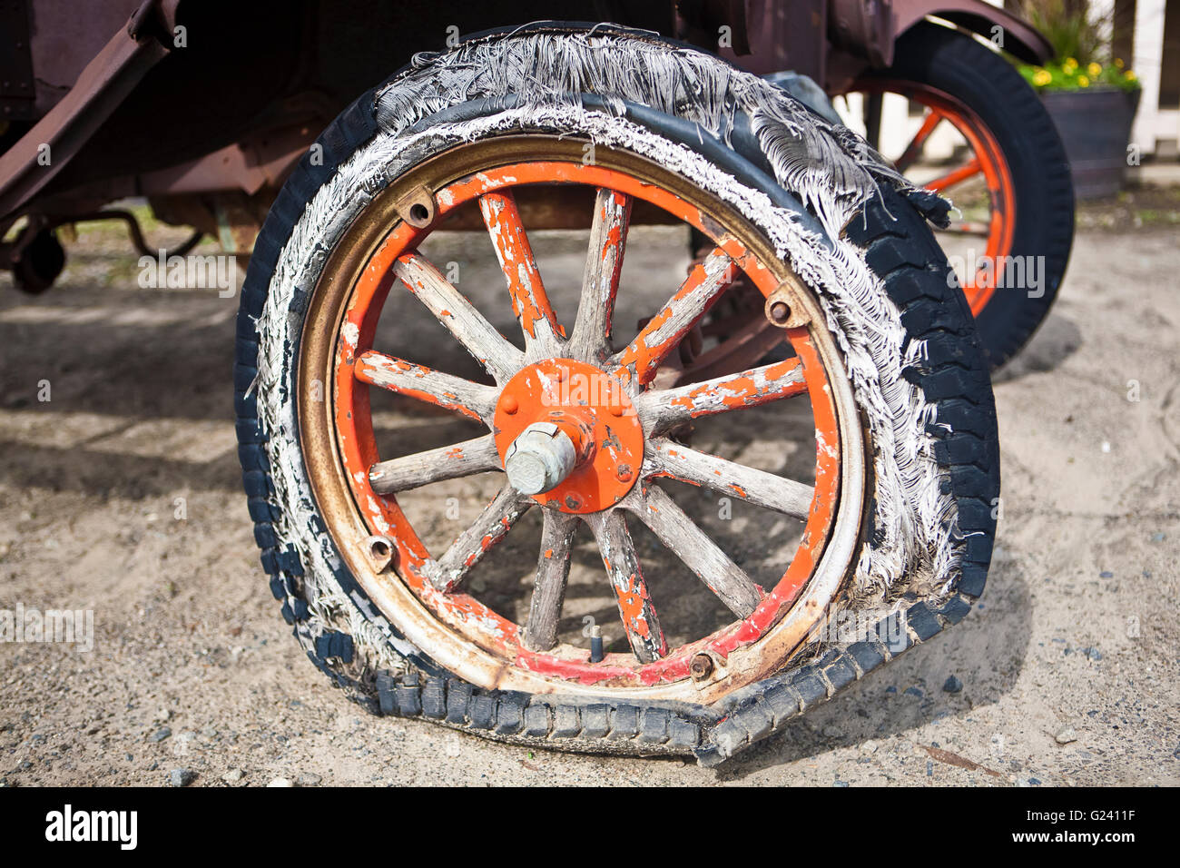 Rotted car hi-res stock photography and images - Alamy
