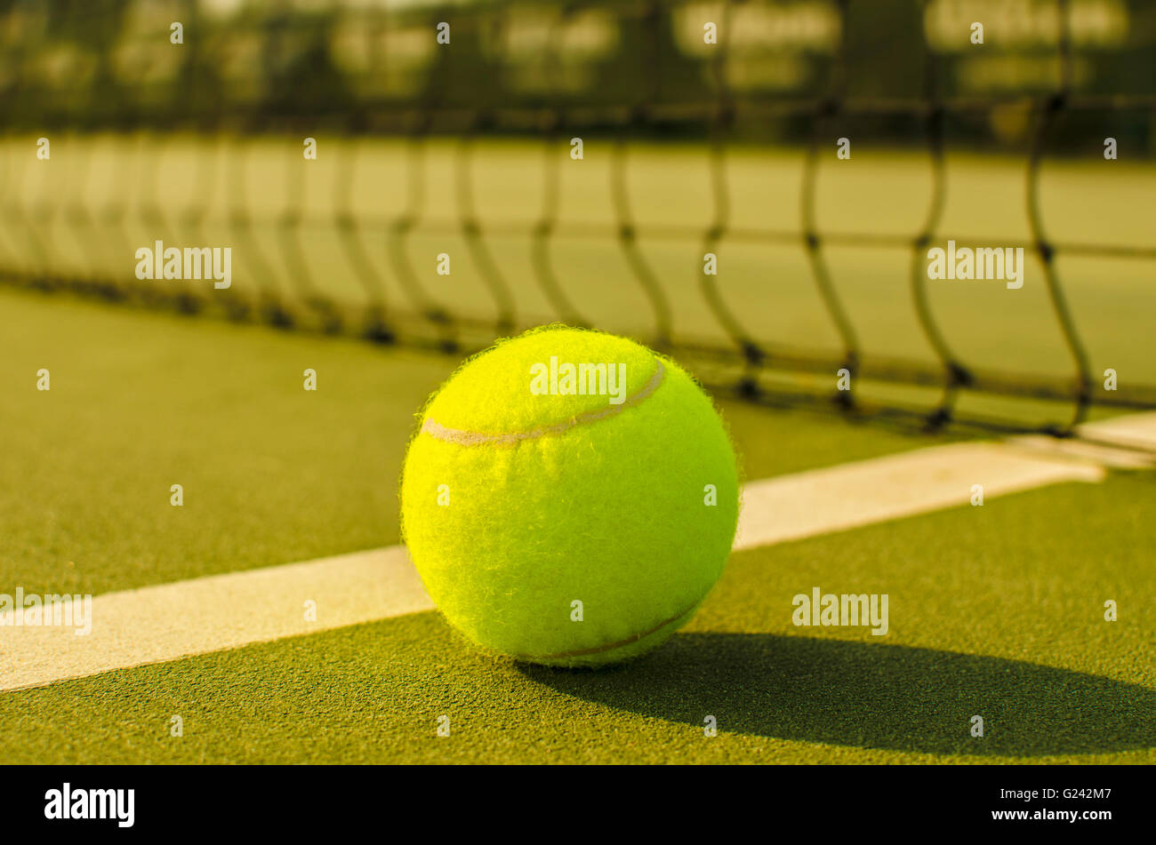 Tennis ball in motion hi-res stock photography and images - Alamy