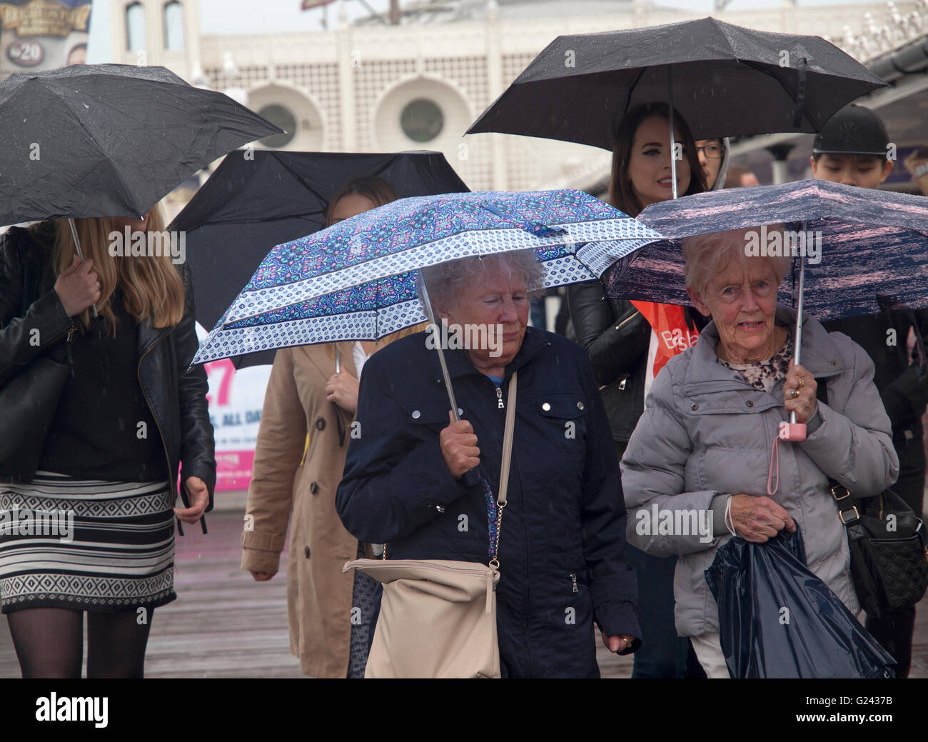 A wet day on Brighton Pier Stock Photo - Alamy