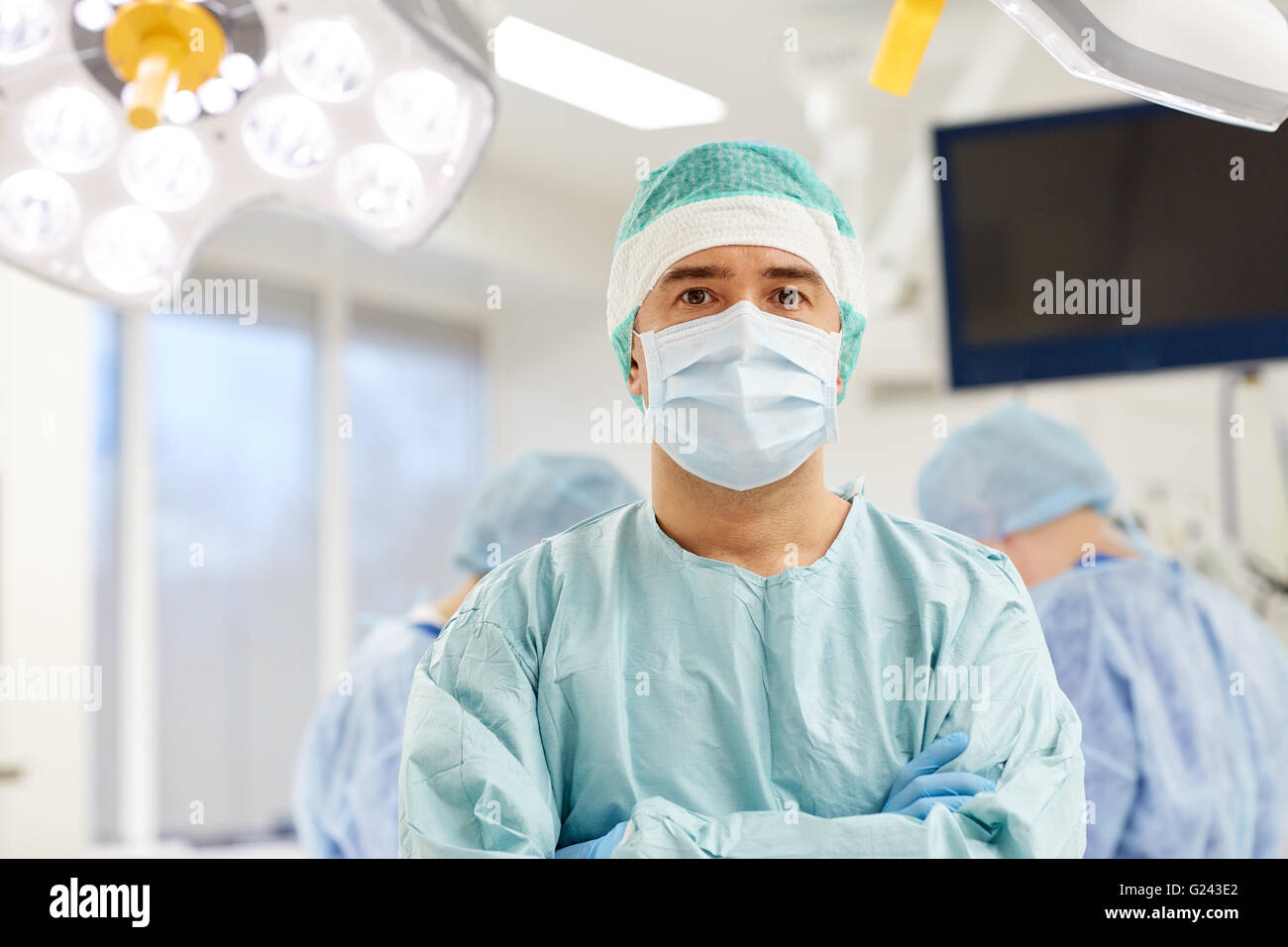 surgeon in operating room at hospital Stock Photo - Alamy