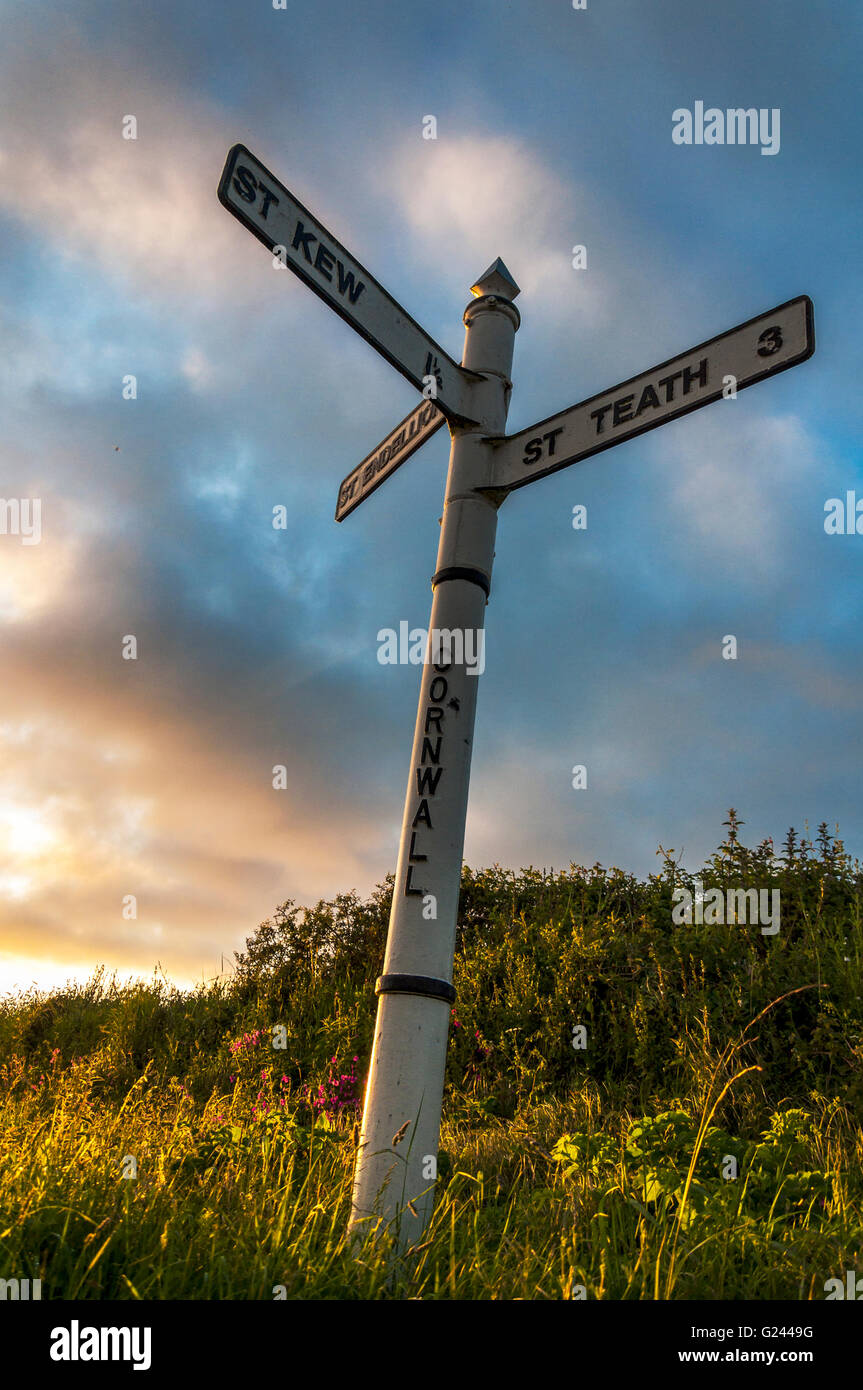 Cornwall road signs hi-res stock photography and images - Alamy