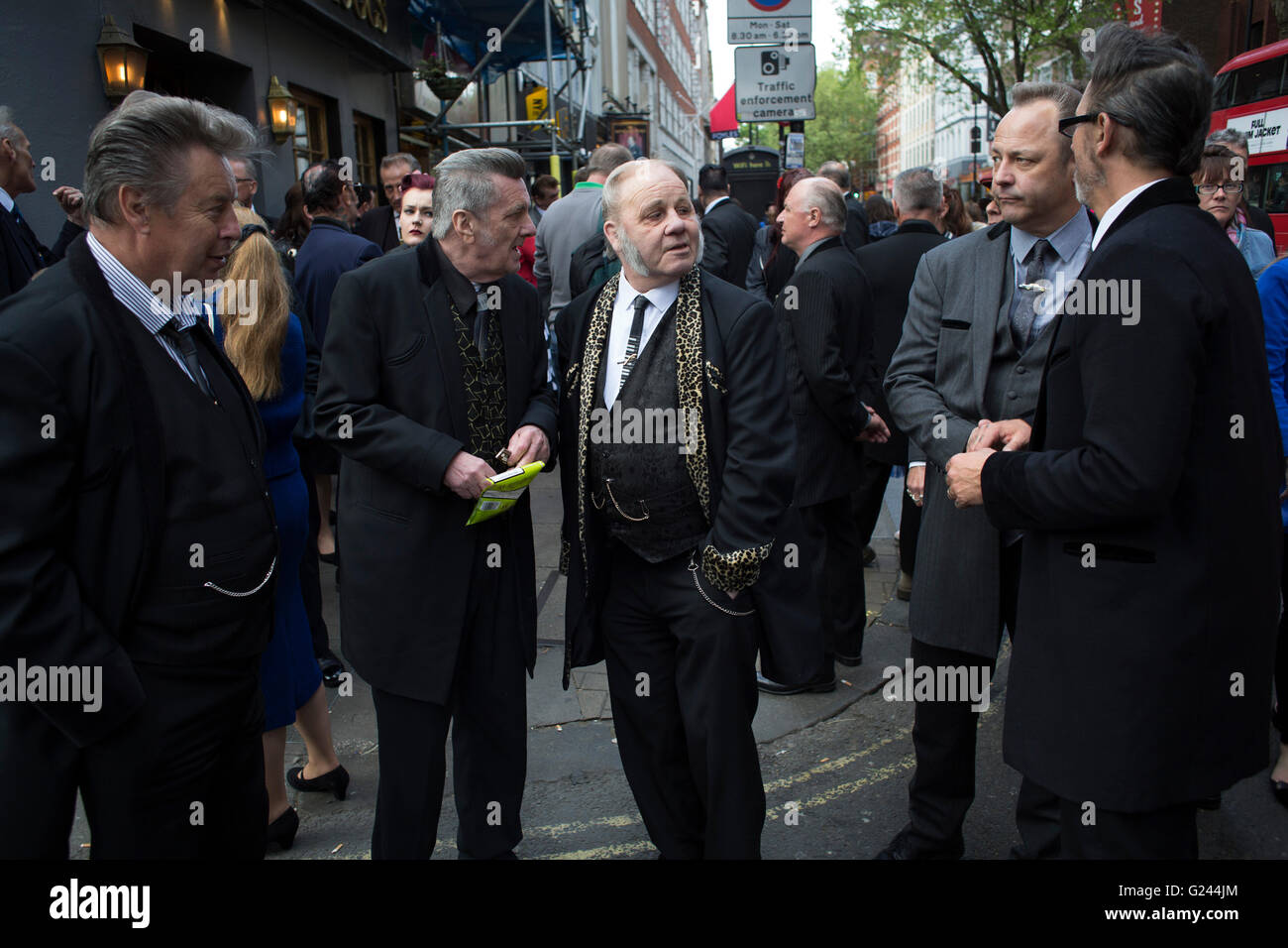 Teddy boys 1950s hi-res stock photography and images - Alamy