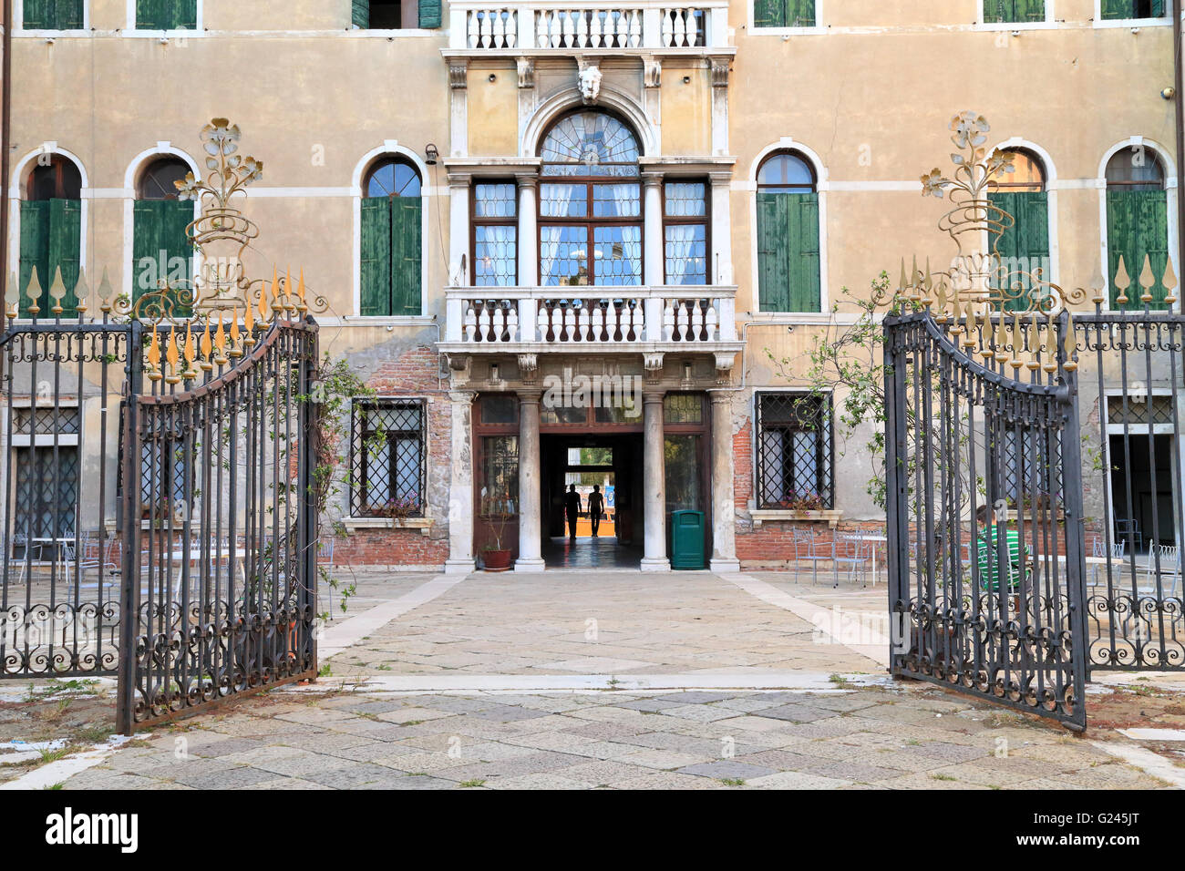 Venice palazzo garden hi-res stock photography and images - Alamy