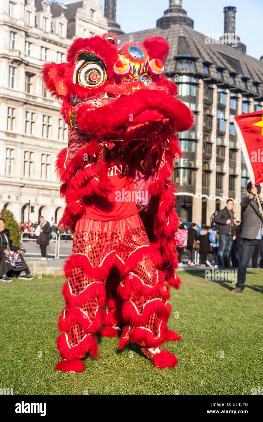 Chinese Lion Dance in support of President Xi Jinping's visit to ...