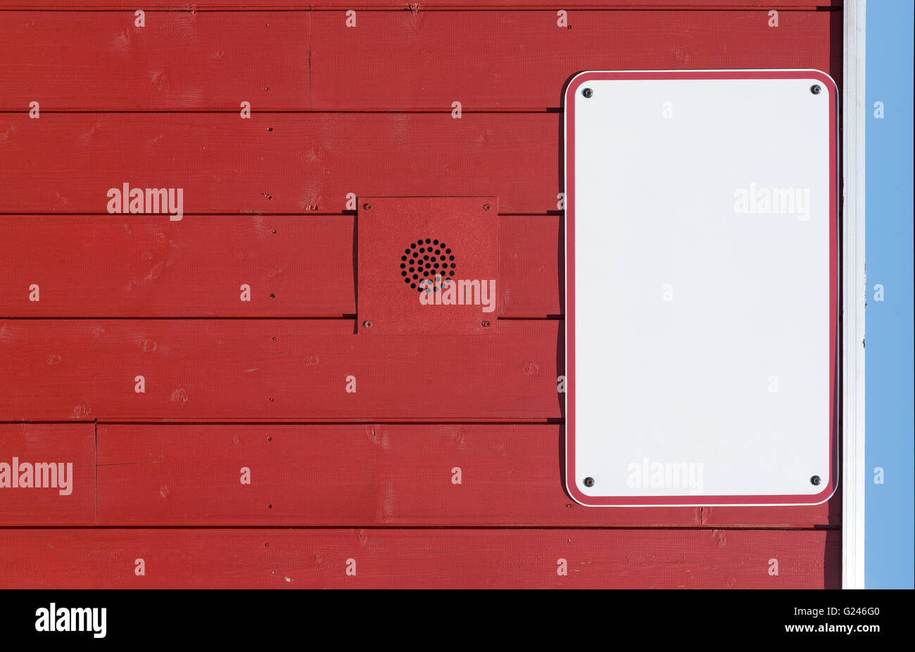 Red panel exterior hi-res stock photography and images - Alamy