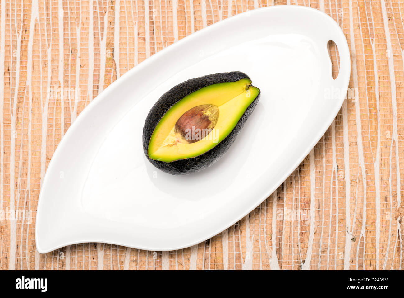 Avocado on plate hi-res stock photography and images - Alamy