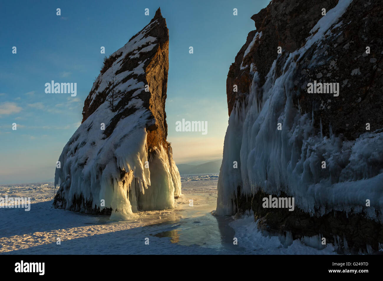 Ice covered rocks near island Lohmaty Stock Photo - Alamy