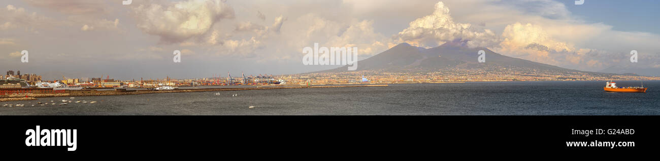 Mergellina yacht hi-res stock photography and images - Alamy