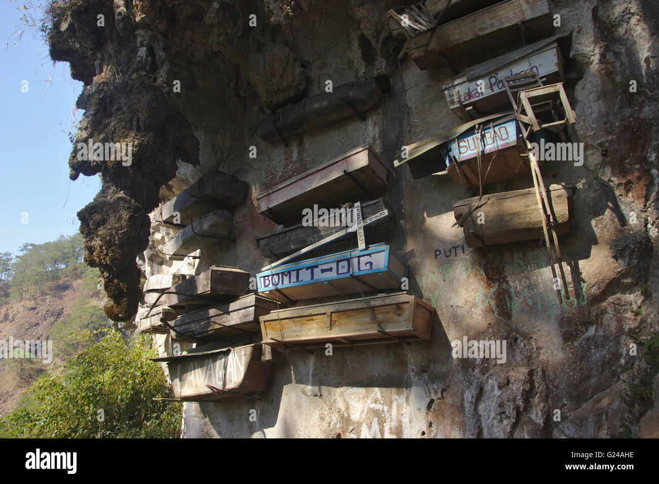 Sagada, hanging coffins in the Echo Valley, Philippines Stock Photo - Alamy