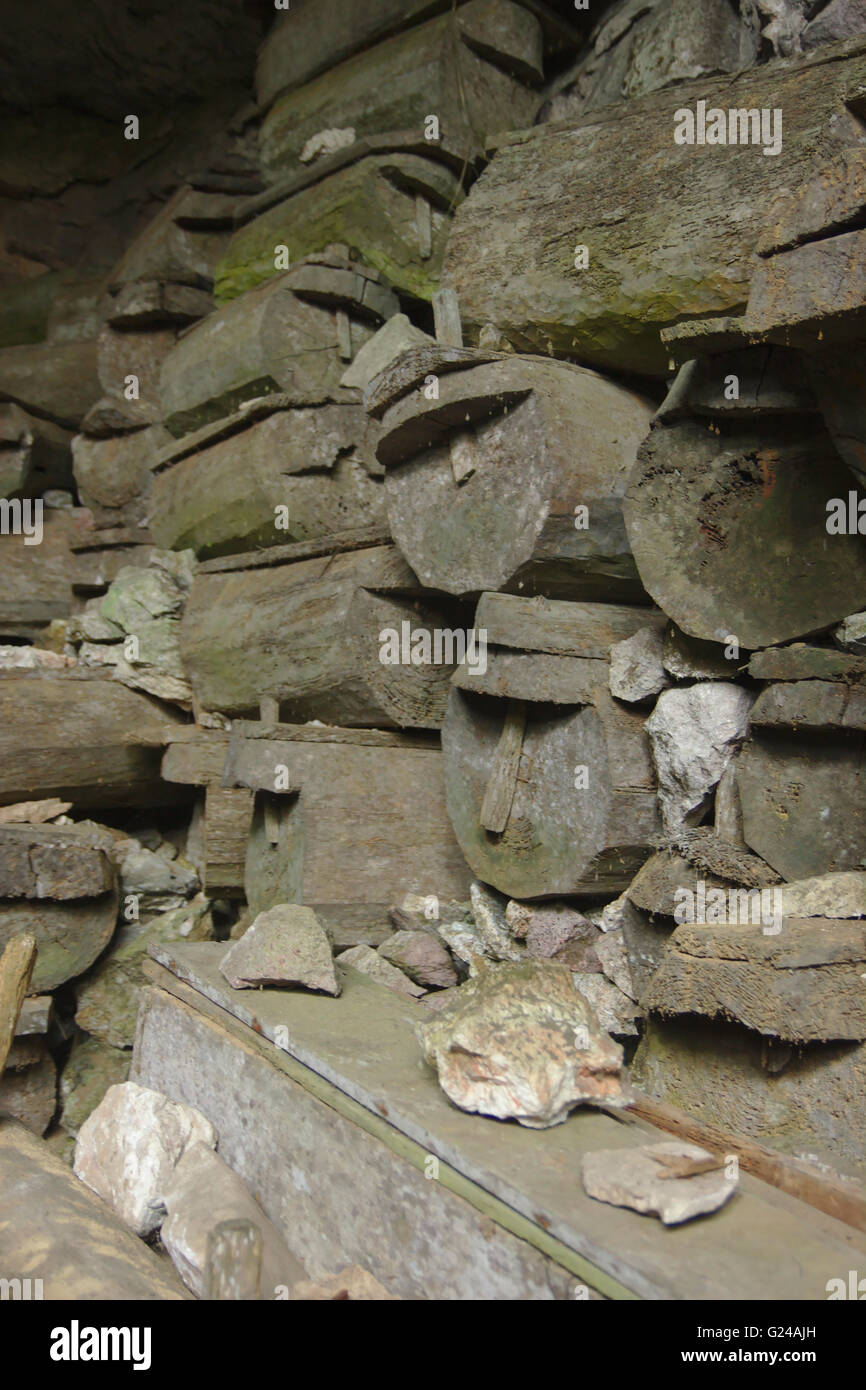 Coffins in the Lumiang Burial Cave, Sagada, Luzon, Philippines Stock ...