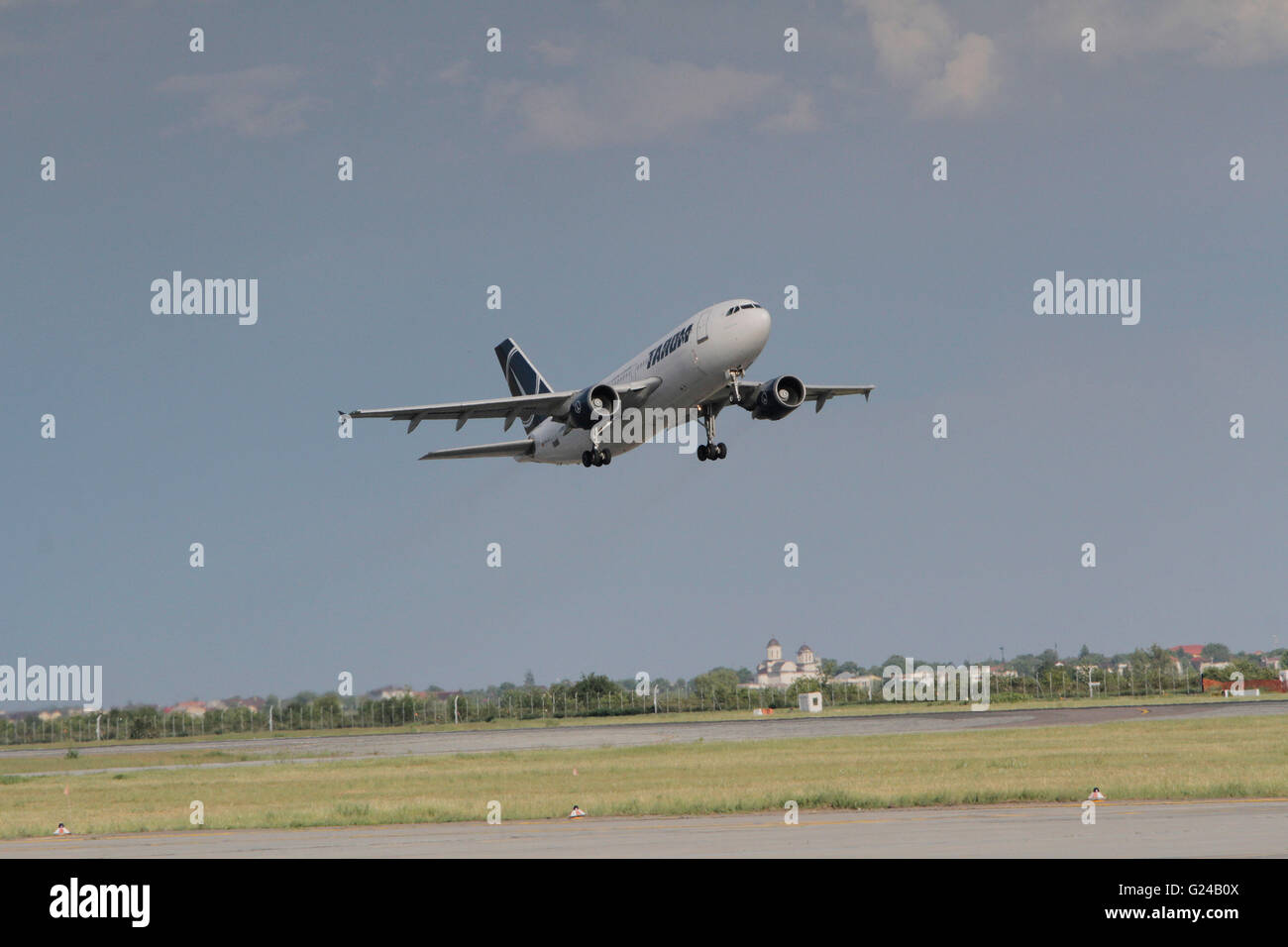 Tarom romanian air transport hi-res stock photography and images - Alamy
