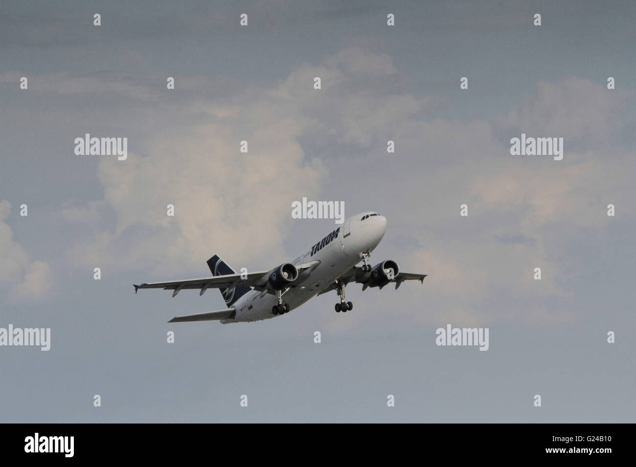 Tarom romanian air transport hi-res stock photography and images - Alamy