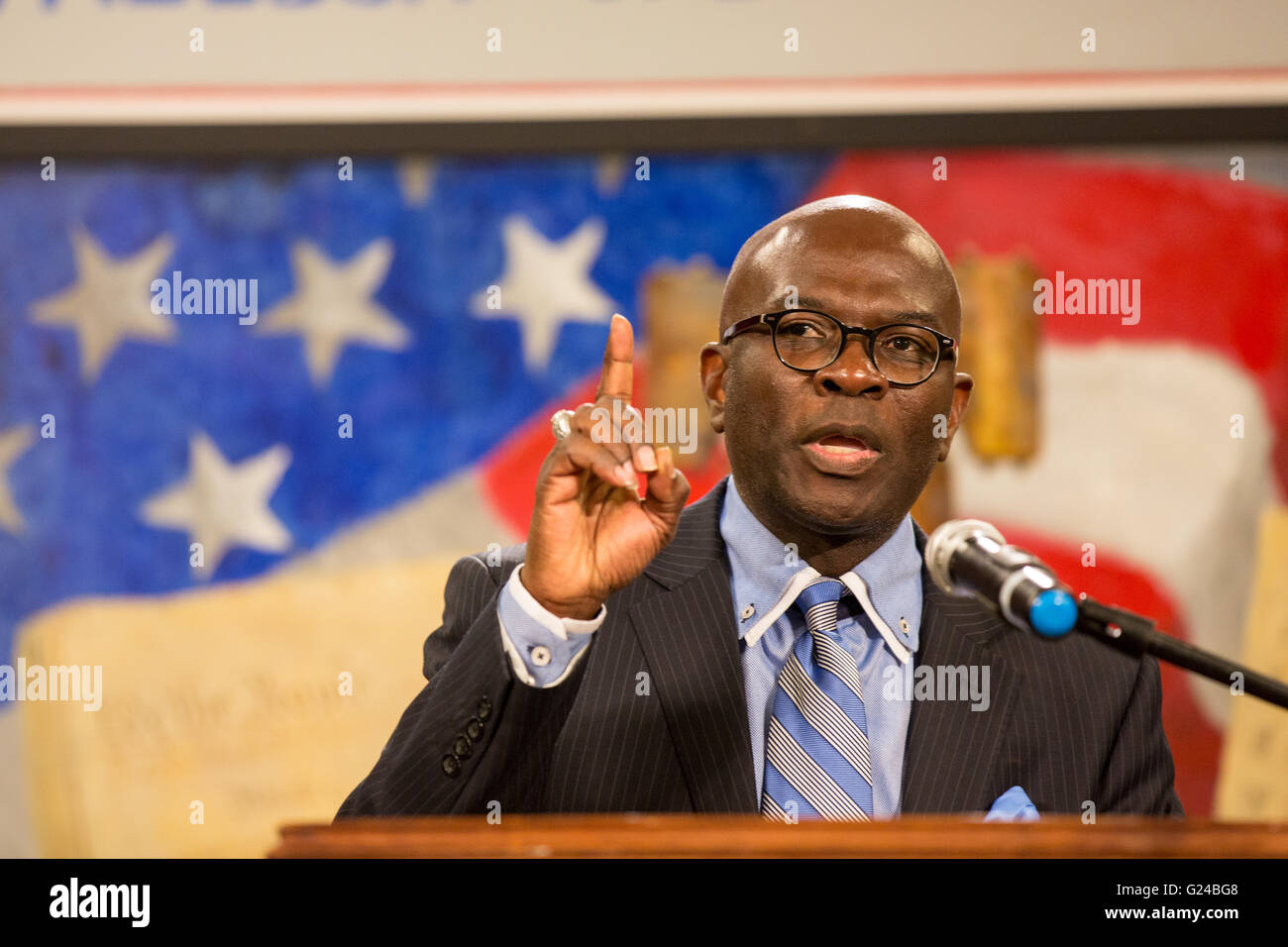 Talkshow host hi-res stock photography and images - Alamy