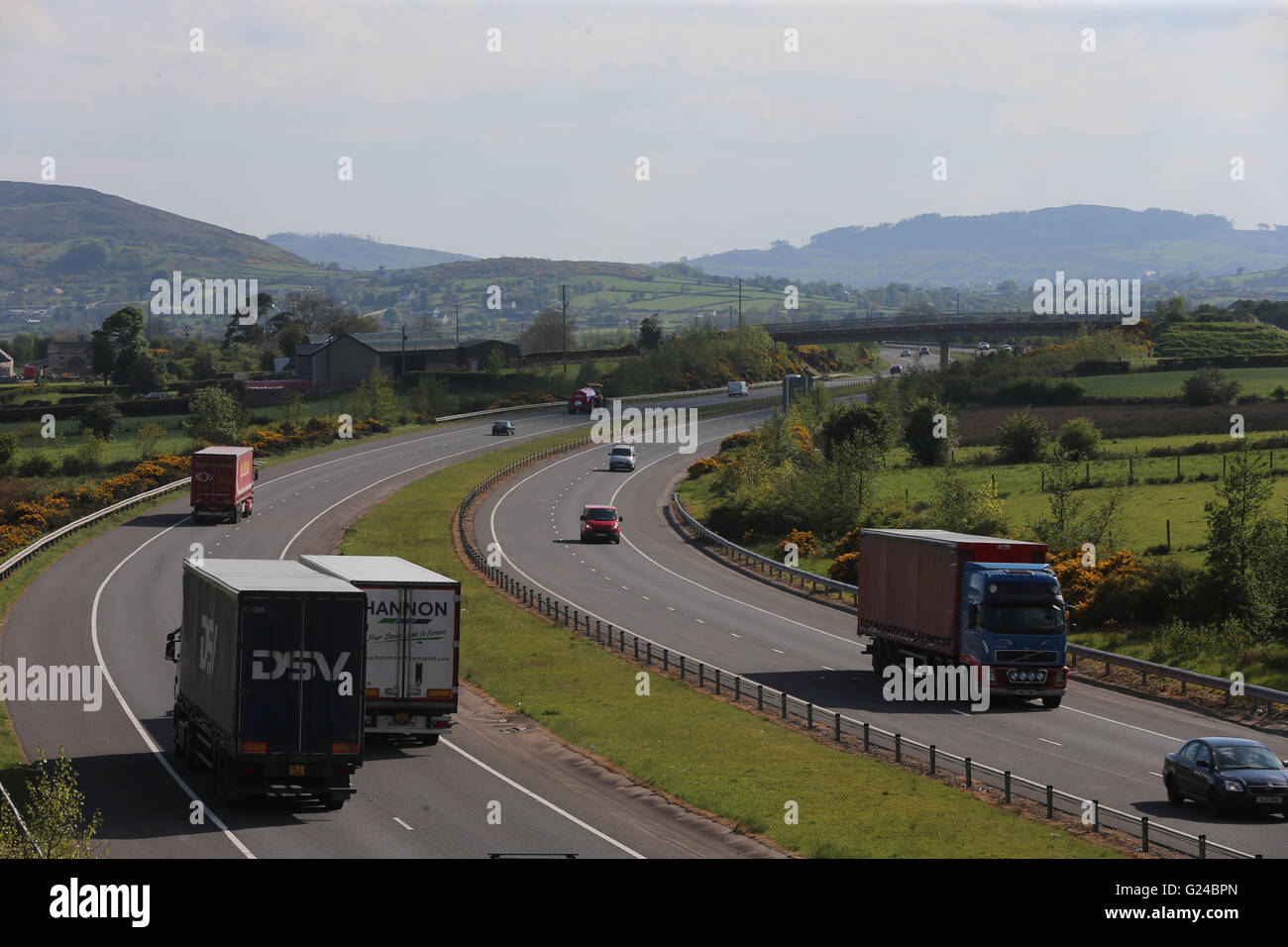 A stock picture of vehicles crossing the border northbound between ...