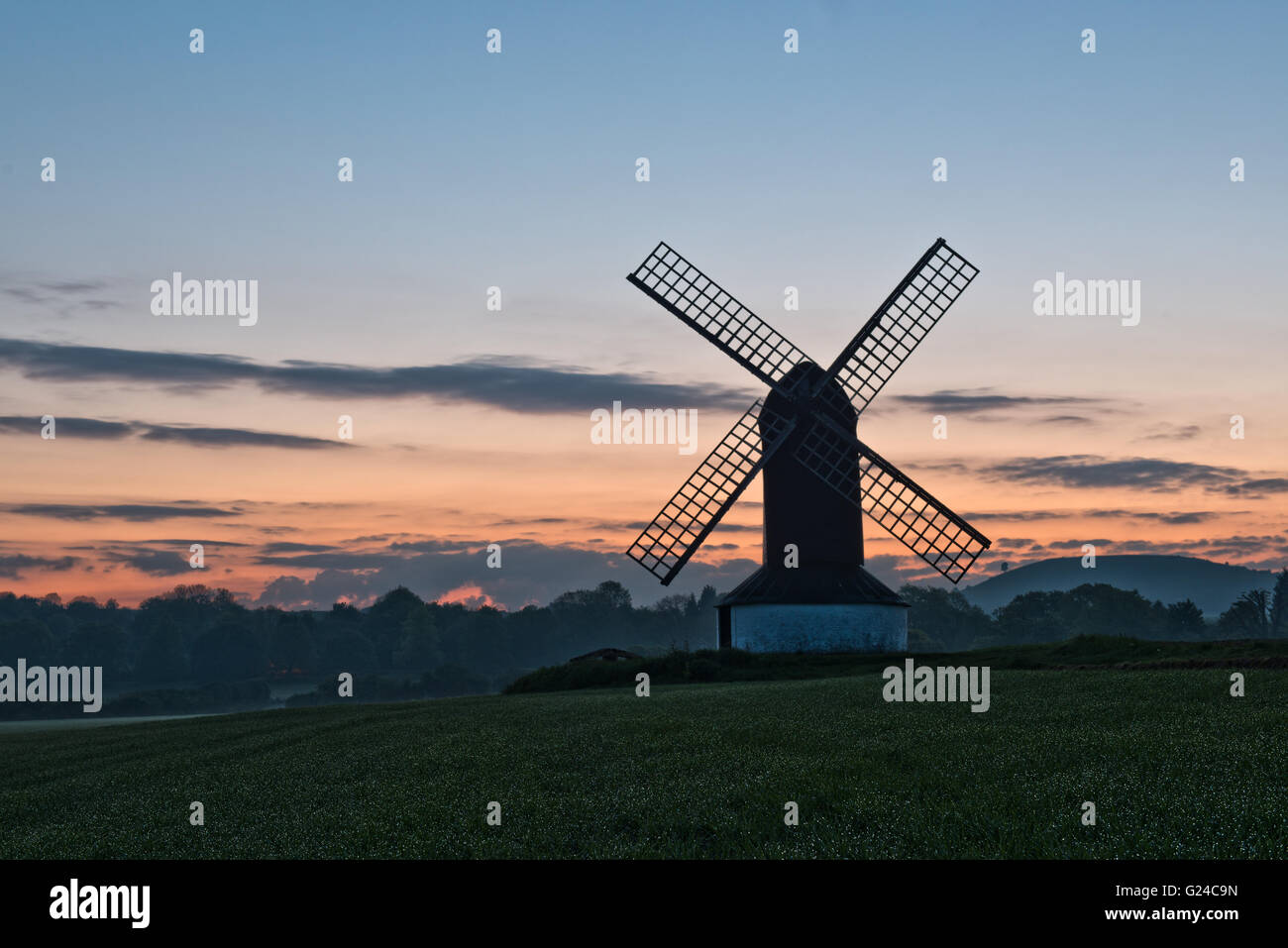 Sunrise at Pitstone Windmill with Ivinghoe Beacon in the distance ...