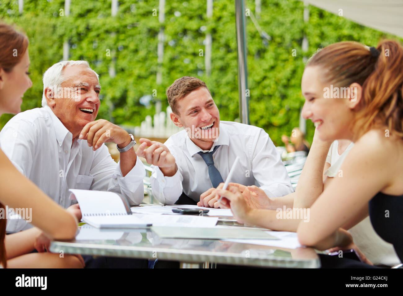Team communication hi-res stock photography and images - Alamy
