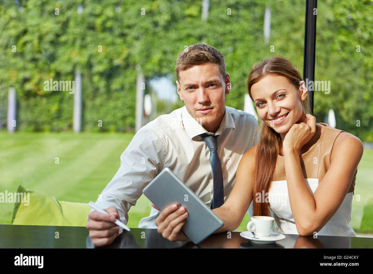 Formal couple table hi-res stock photography and images - Alamy