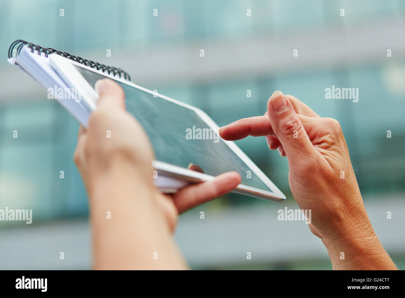 Hand typing hi-res stock photography and images - Alamy