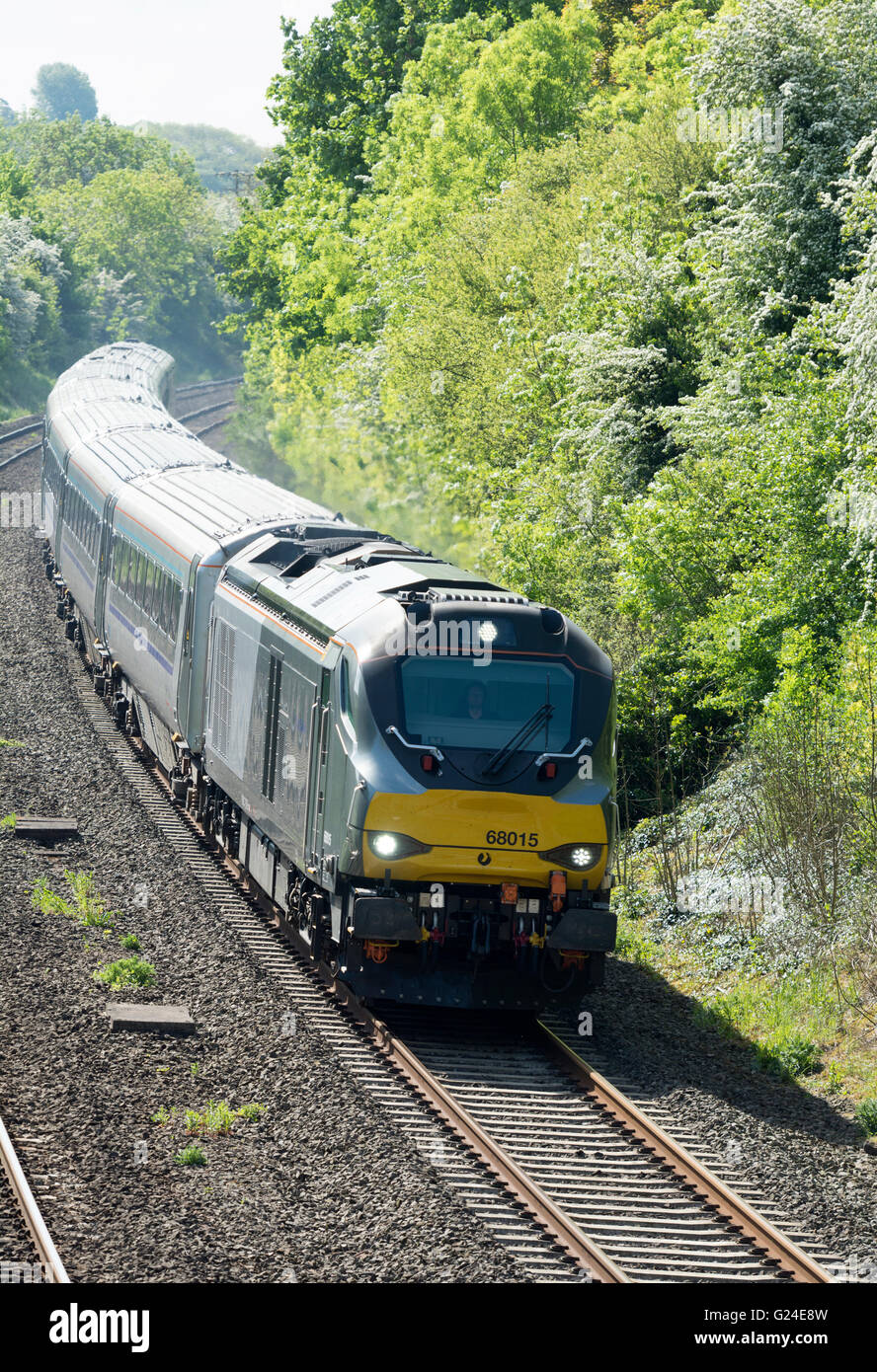 Class 68 diesel locomotive pulling a Chiltern Railways train at Deppers ...