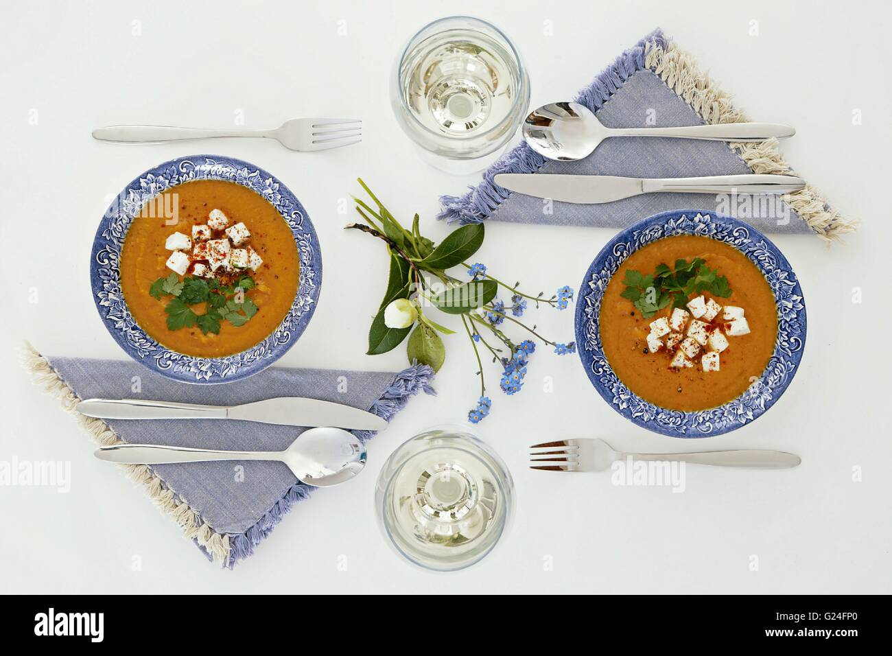 Set table two plates spoon hi-res stock photography and images - Alamy