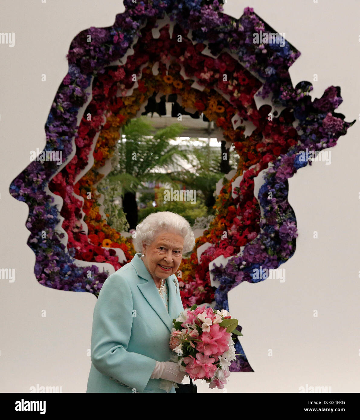 Queen Elizabeth II next to a floral exhibit by the New Covent Garden ...