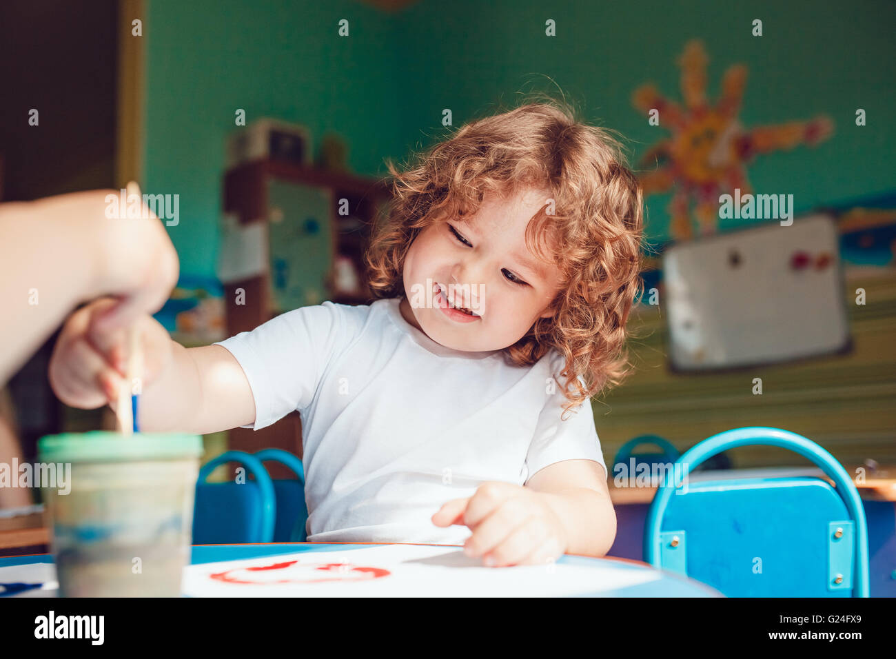 Little boy draws on watercolor paper Stock Photo - Alamy
